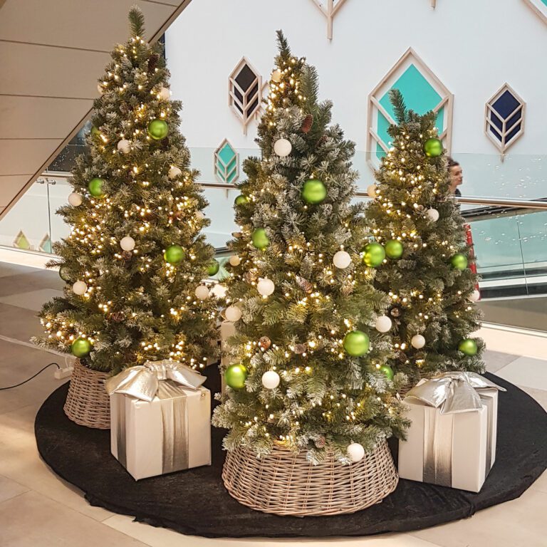 HEMBERG, AN ELEGANT AND EFFICIENT CHRISTMAS TREE - Globall Concept