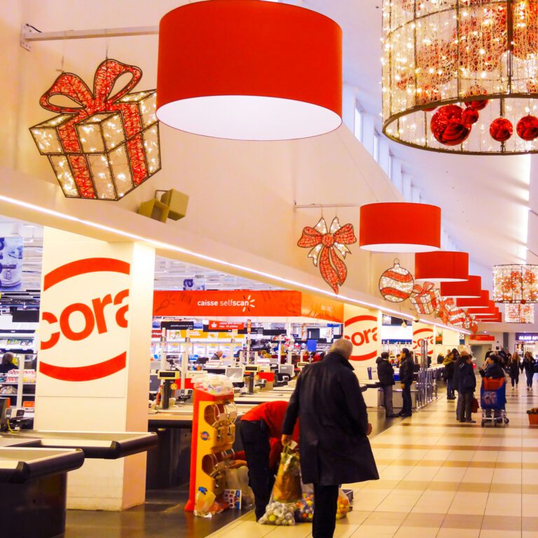 ABERDEEN: A RANGE OF BRIGHT, COLORFUL AND FESTIVE MOTIFS. - Globall Concept